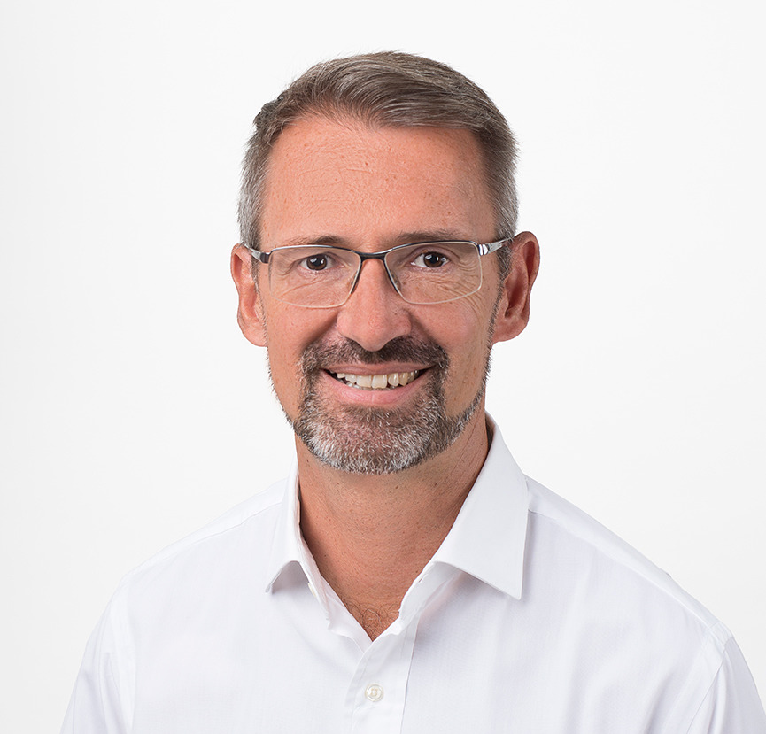 Mr Michael Hess | Orthopaedic Spinal Surgeon | KIMS Hospital